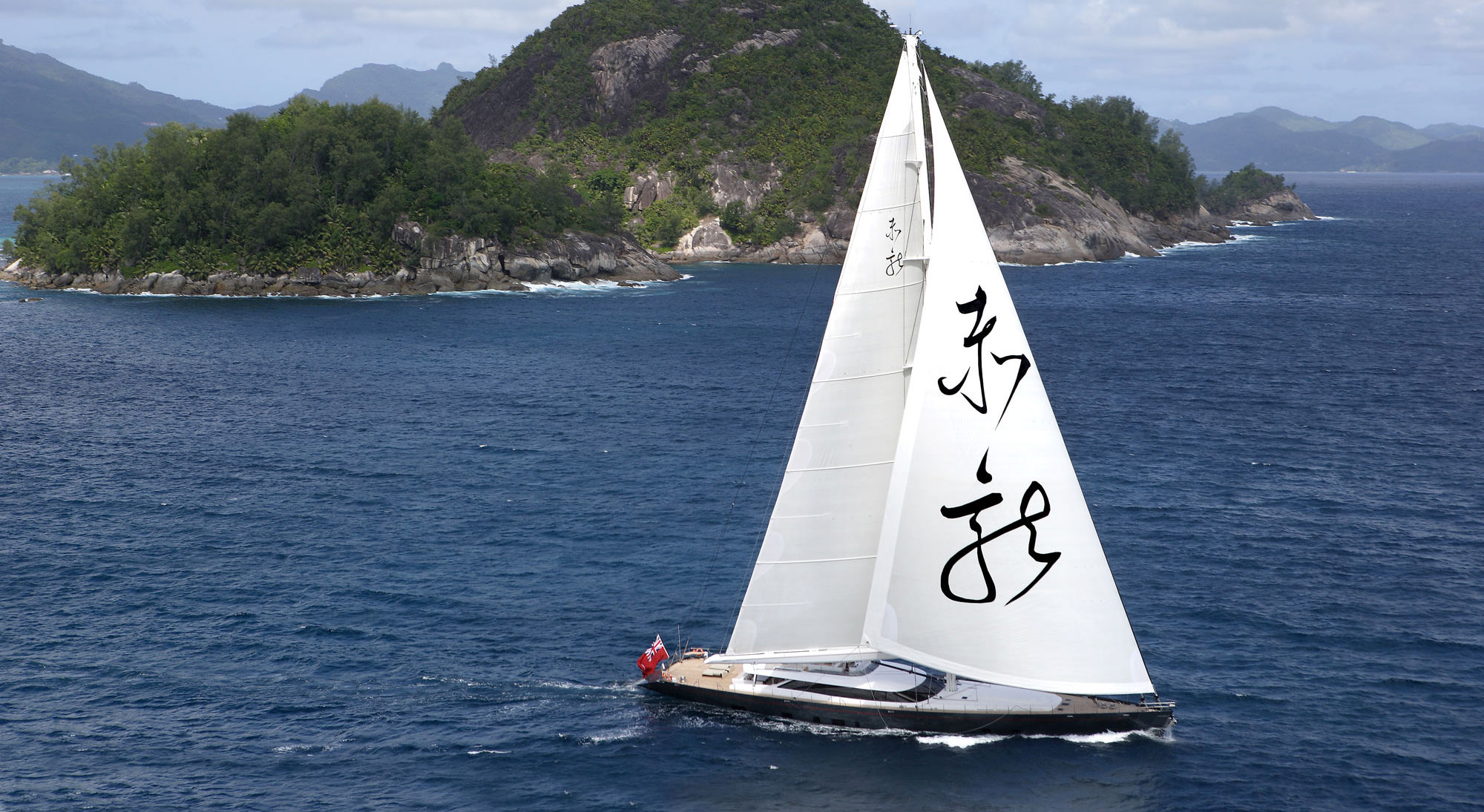 red-dragon-yacht-charter-details-alloy-yachts-charterworld-luxury